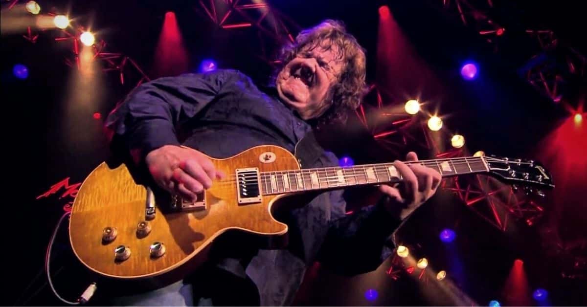 Gary Moore - "Parisienne Walkways" - Live